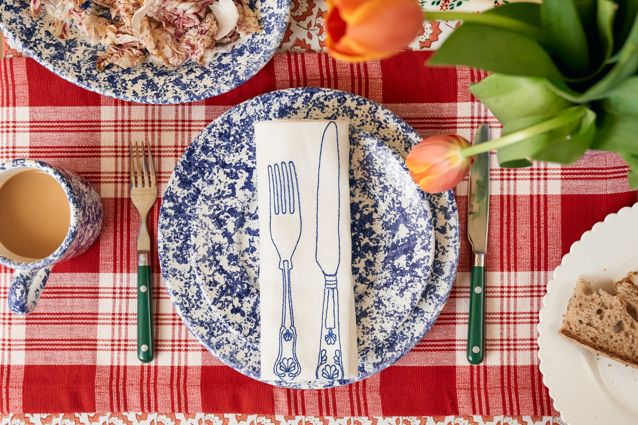 Gable Spongeware Dinner Plate – The Six Bells