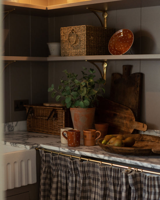 Dotty Mug – The Six Bells